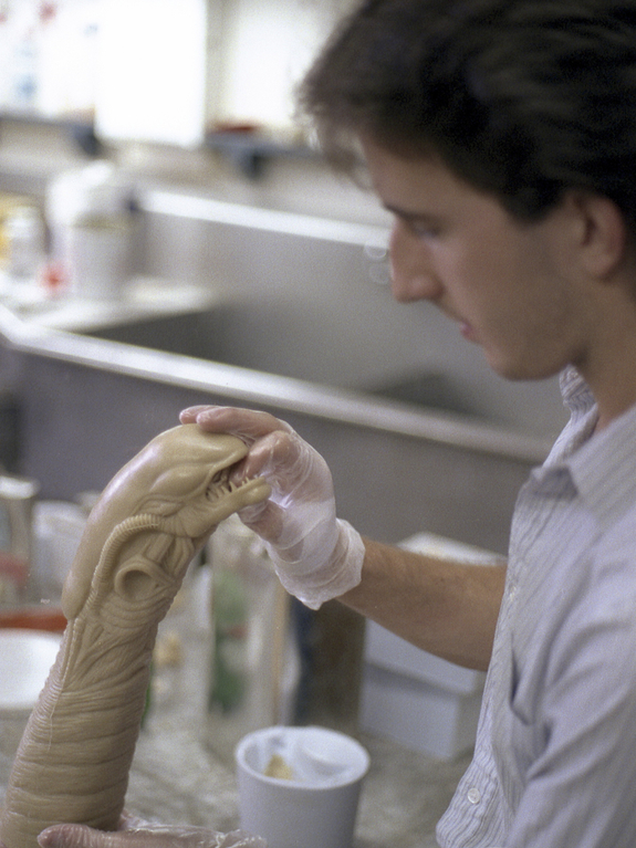 ALIENS Behind-the-Scenes - How the alien 'chestburster' mechanism was ...