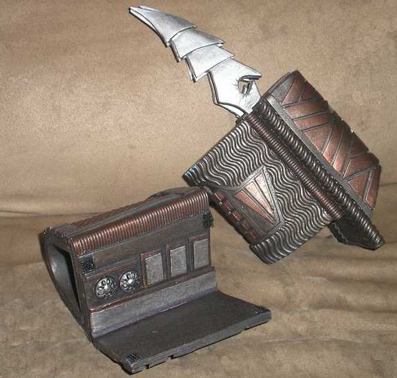 Nikki and William Miyamoto created predator costume for their 3 years ...